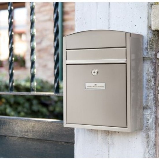 Arregui Compact Mailbox